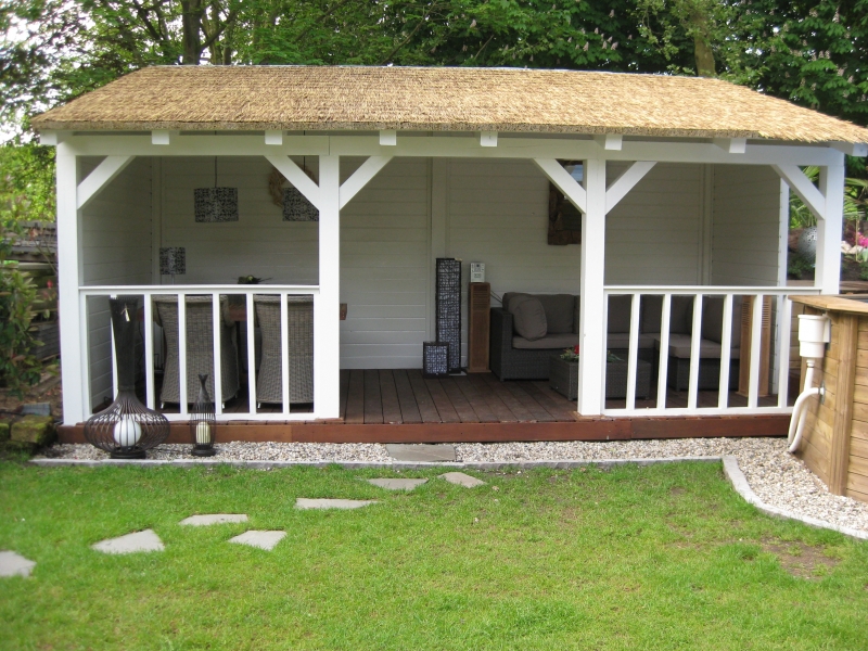 Veranda met kunstrieten dak | Houtenveranda.nl